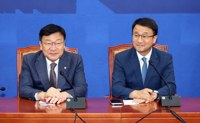 Whips of ruling, main opposition parties meet