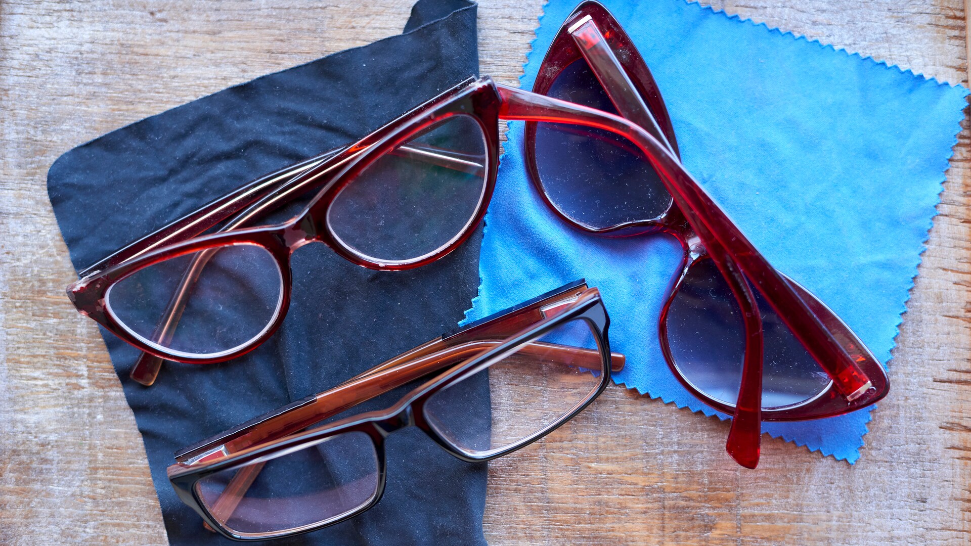 Dieser unscheinbare Fehler sorgt dafür, dass Ihre Brille immer ...