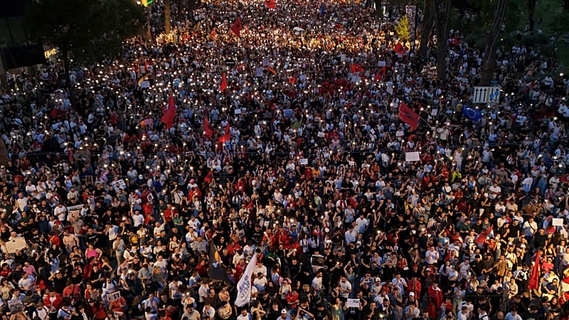 Thousands protest demanding Albania's PM Rama resigns