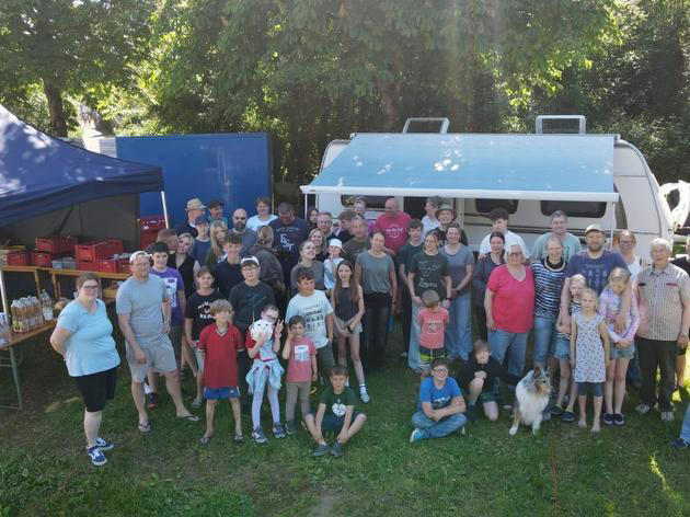 Übernachten in Tipi-Zelten und tagsüber in Kanus über die Lahn paddeln