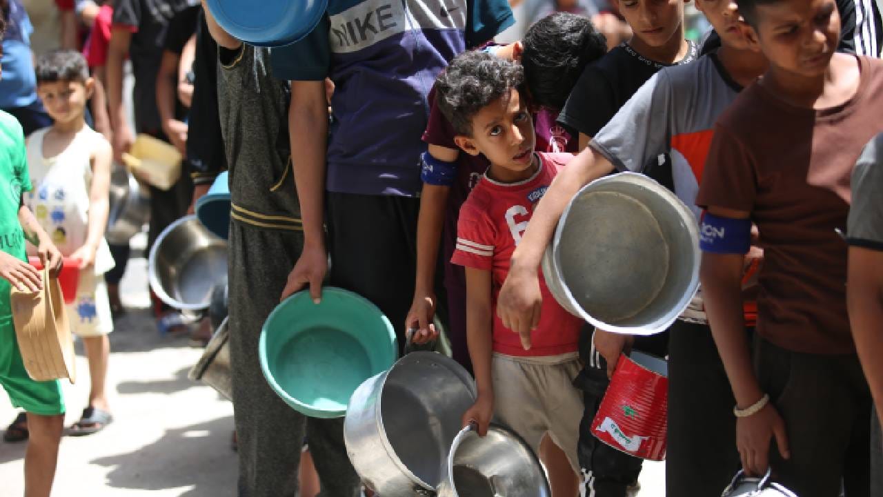 Global displacement falls for first time in a decade, but refugee ...