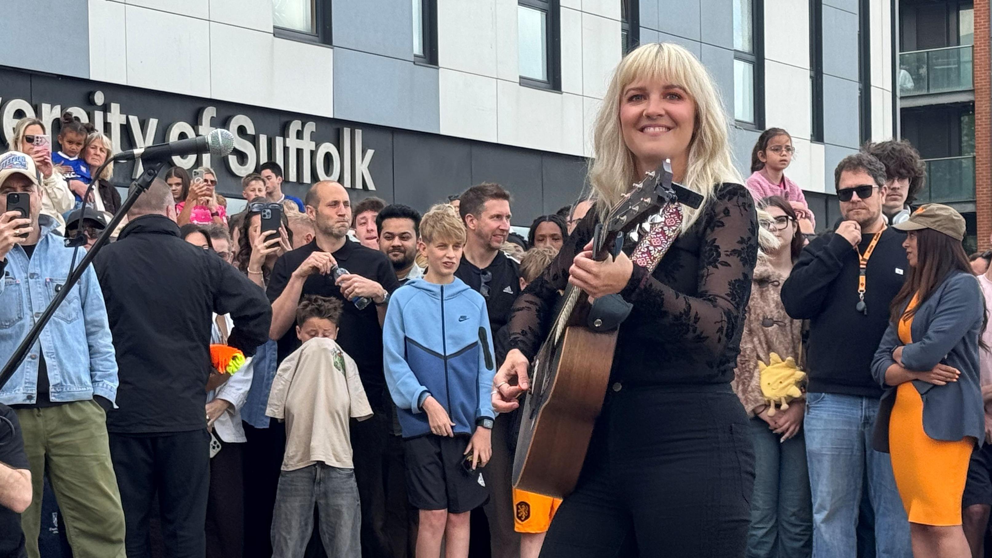 Teacher abandons holiday to duet with Ed Sheeran