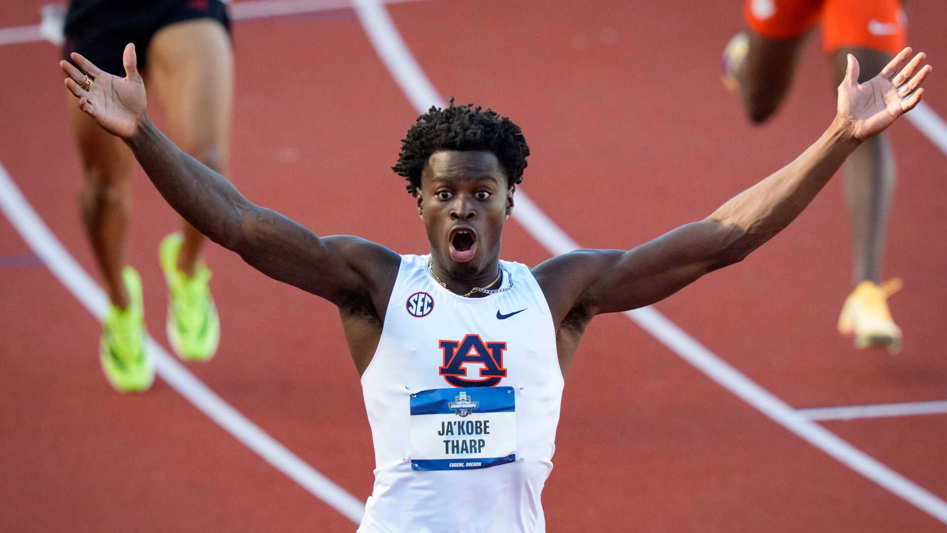 Ja'Kobe Tharp breaks 110m hurdles world record at NCAA track and field ...