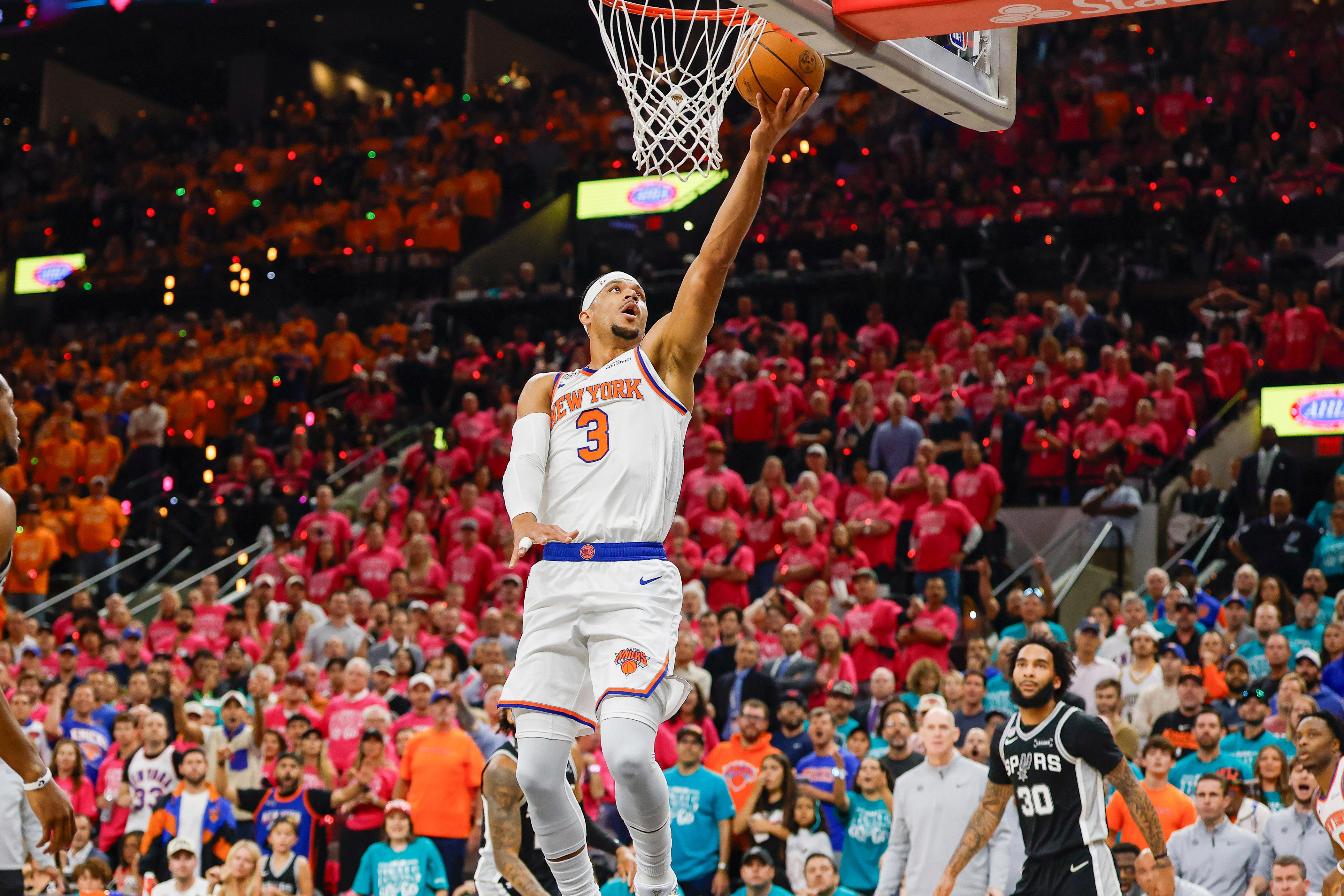LeBron James praises Josh Hart, compares him to Draymond Green