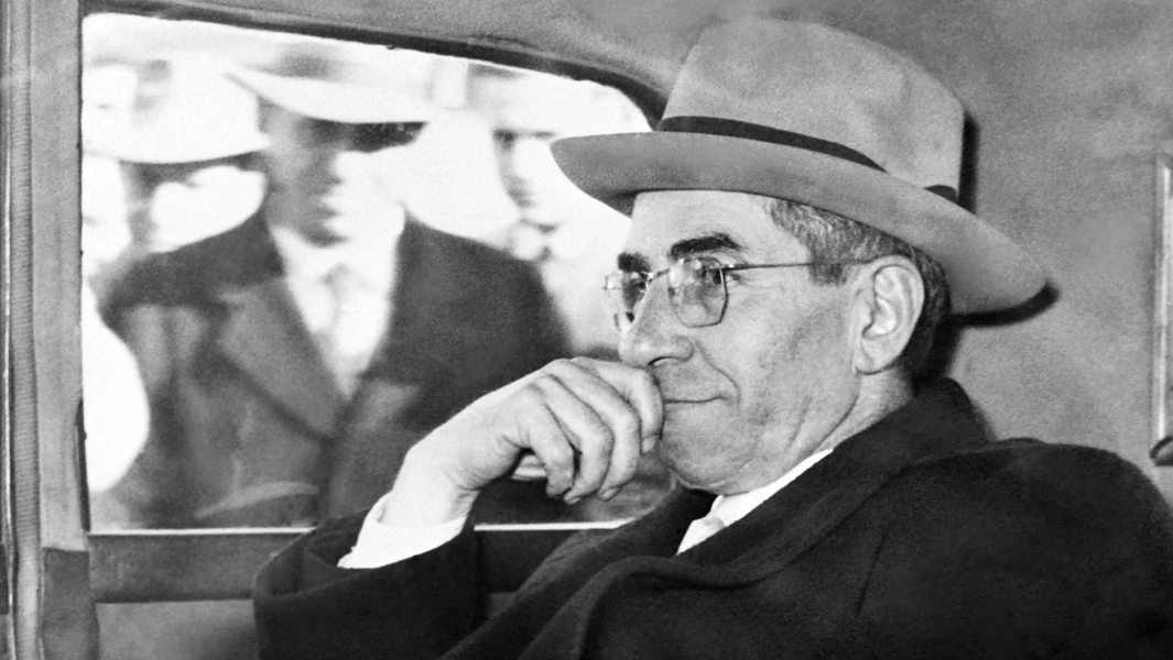 18 infamous criminals who shaped American pop culture