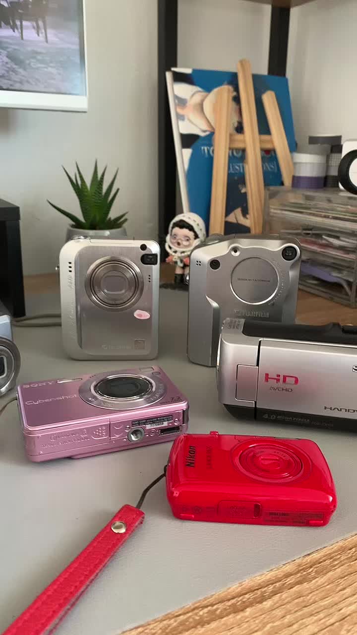 My digital cameras collection and Y2K vibes