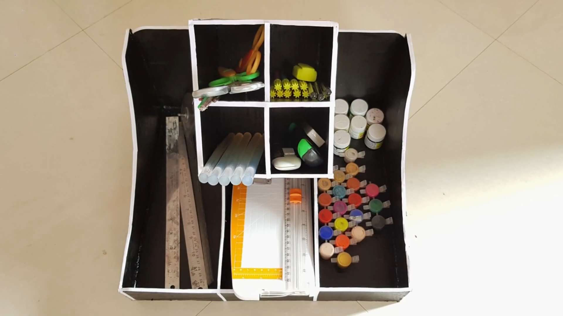 Je bureau organiseren met karton