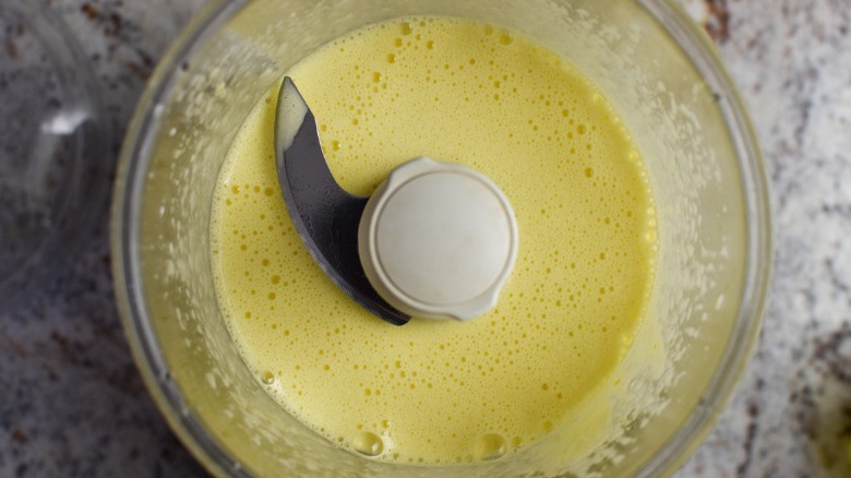 Homemade garlic aioli recipe