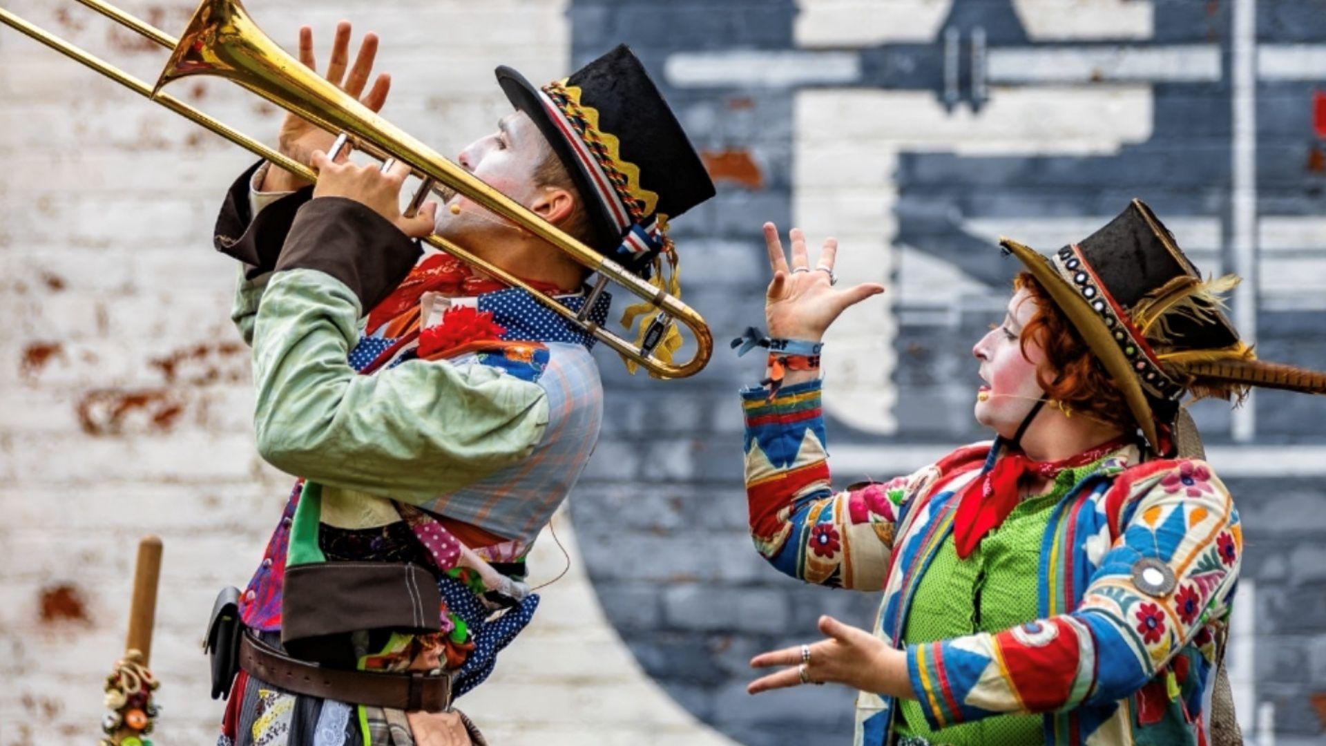 Festival offers dancing seagulls and gravity games
