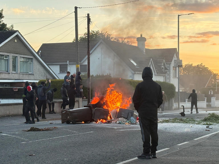 Otra noche de furia en Belfast: los ultras agitan la calle contra los ...