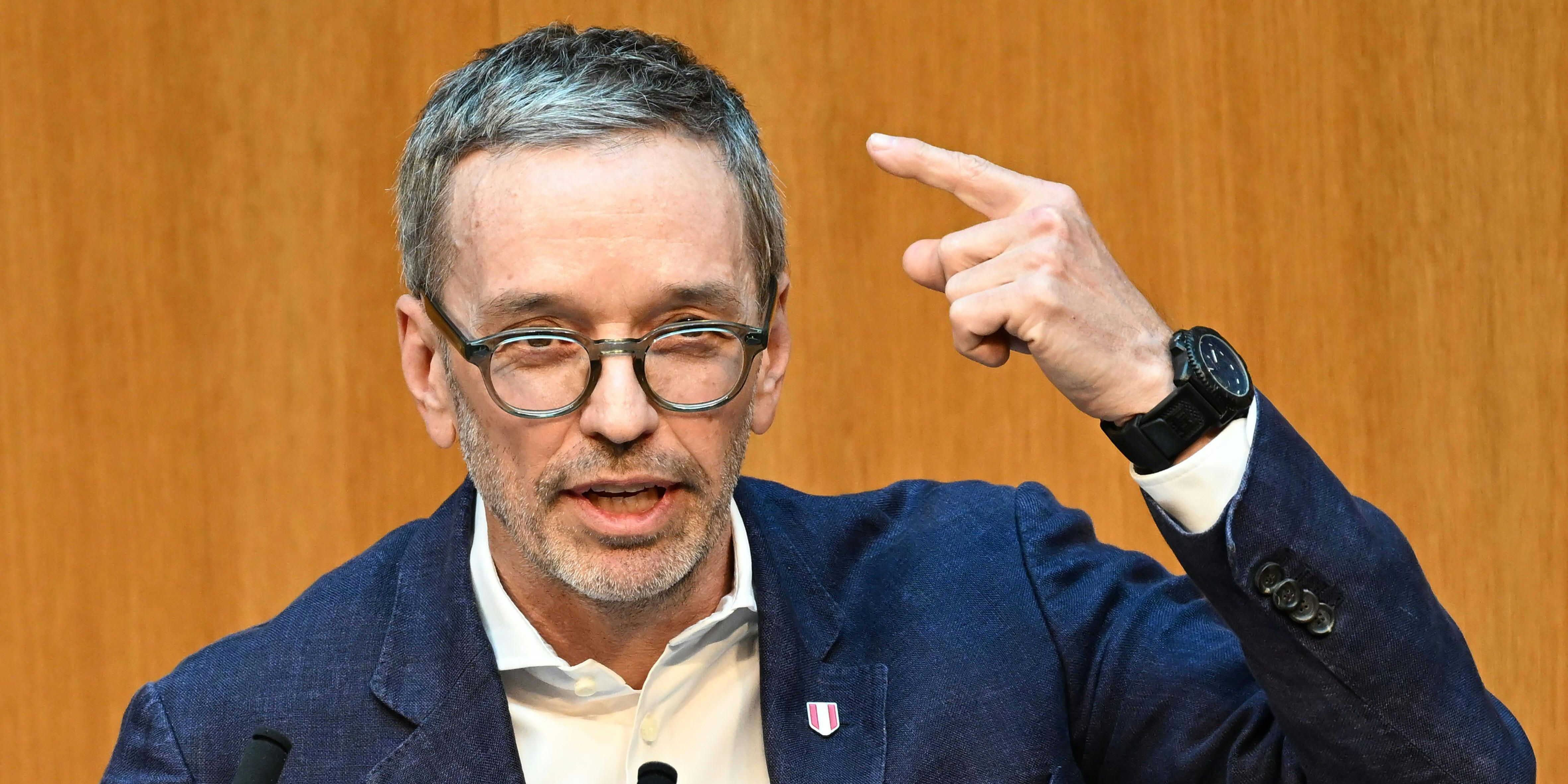 Hammer und Sichel - Kickl attackiert Marterbauer