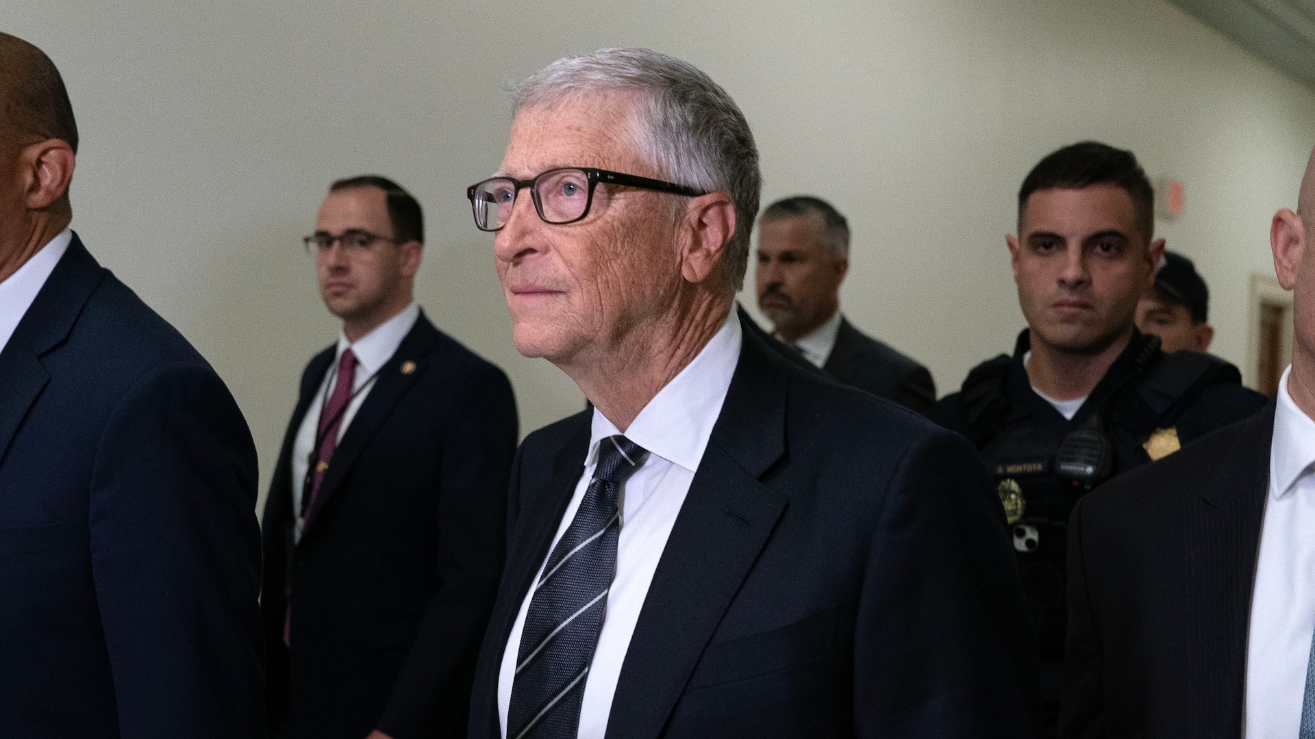 Gates vor U-Ausschuss: Epstein hat mich erpresst