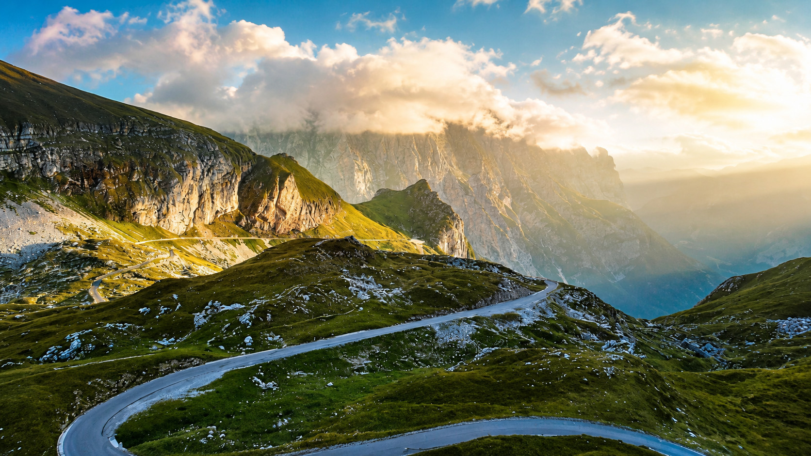 De hoogste verharde weg van Slovenië richting de Julische Alpen