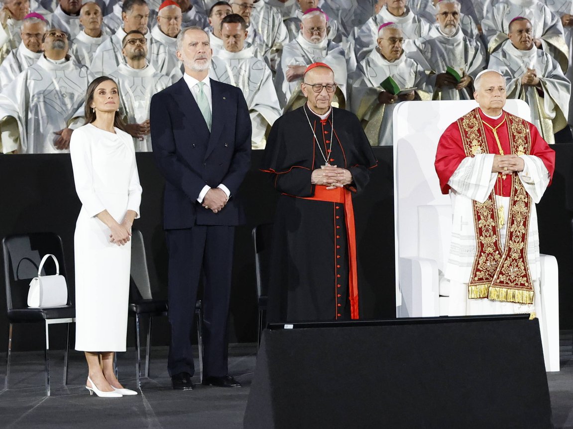 With royal couple: Pope Leo XIV consecrates tower of Sagrada Família