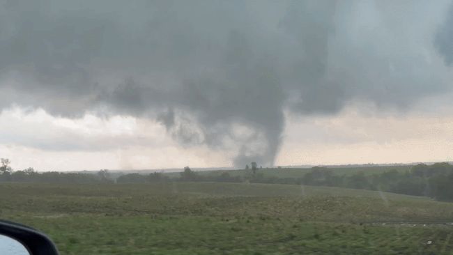 'Oh my gosh!': Storm chaser tracks 'multi-vortex' tornado in Missouri