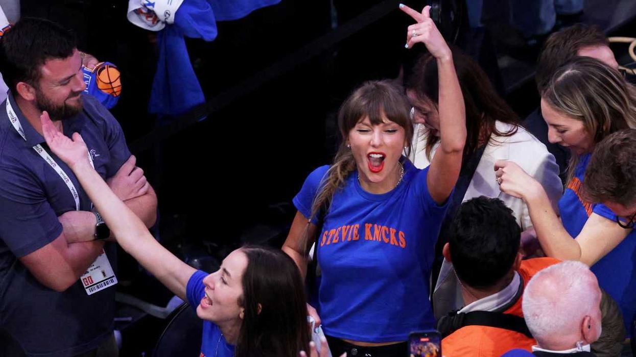 Tom Hanks weighs in on Taylor Swift and Travis Kelce's wedding with one ...