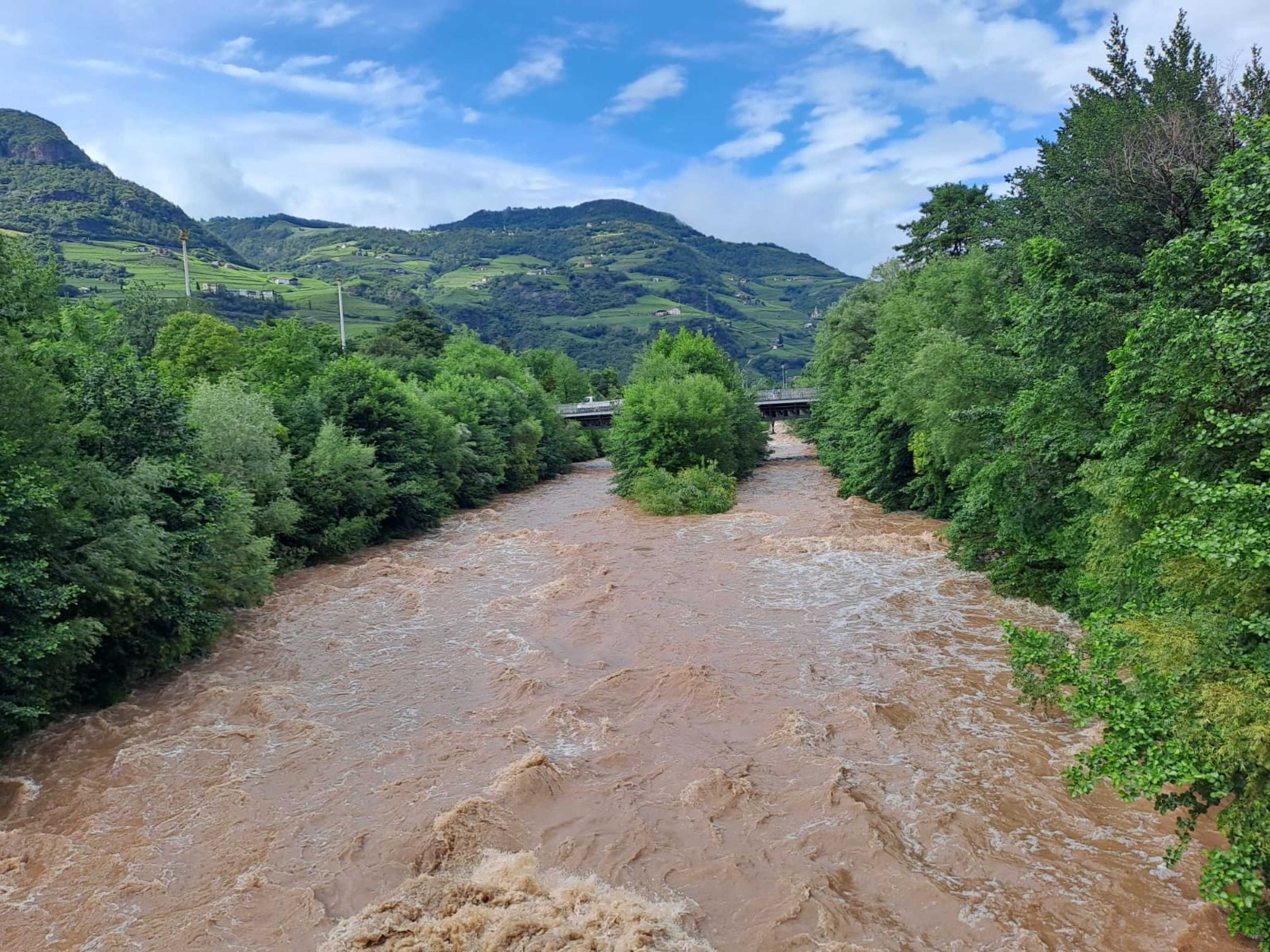 Addio rischio siccità in Alto Adige, fiumi in piena e neve in quota