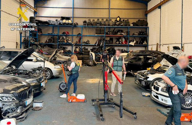 La Guardia Civil descubre un taller ilegal de despiece de vehículos en ...