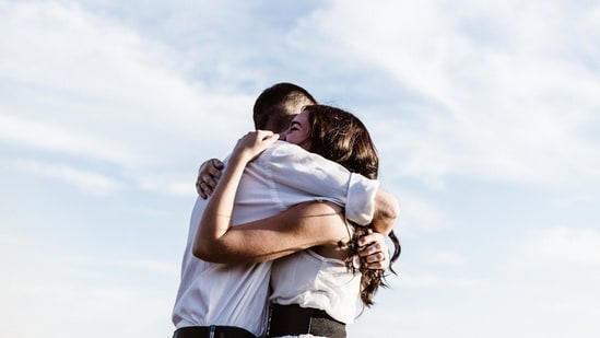 Psychologist shares the green flags that matter for long-term ...