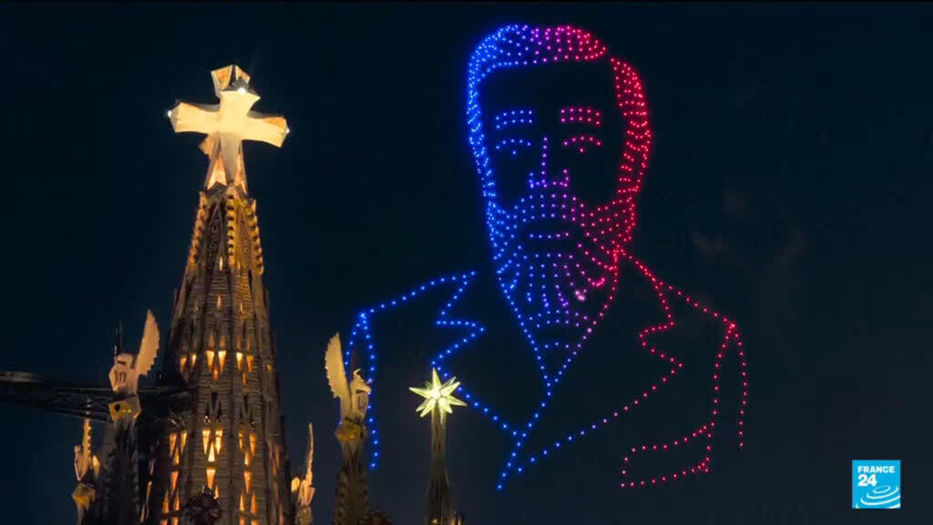 Pope honors Barcelona's Sagrada Familia as masterpiece of stone, color ...