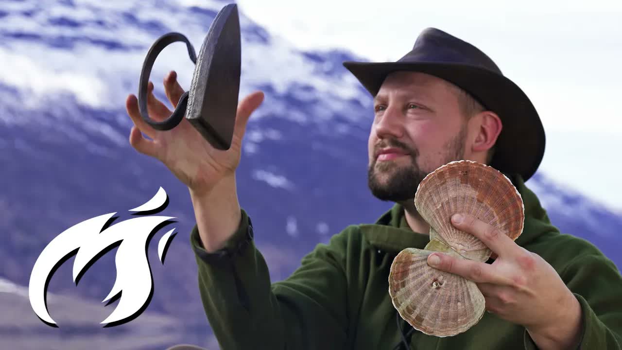 Scallops grilled with 19th century antique iron: This trick works like ...