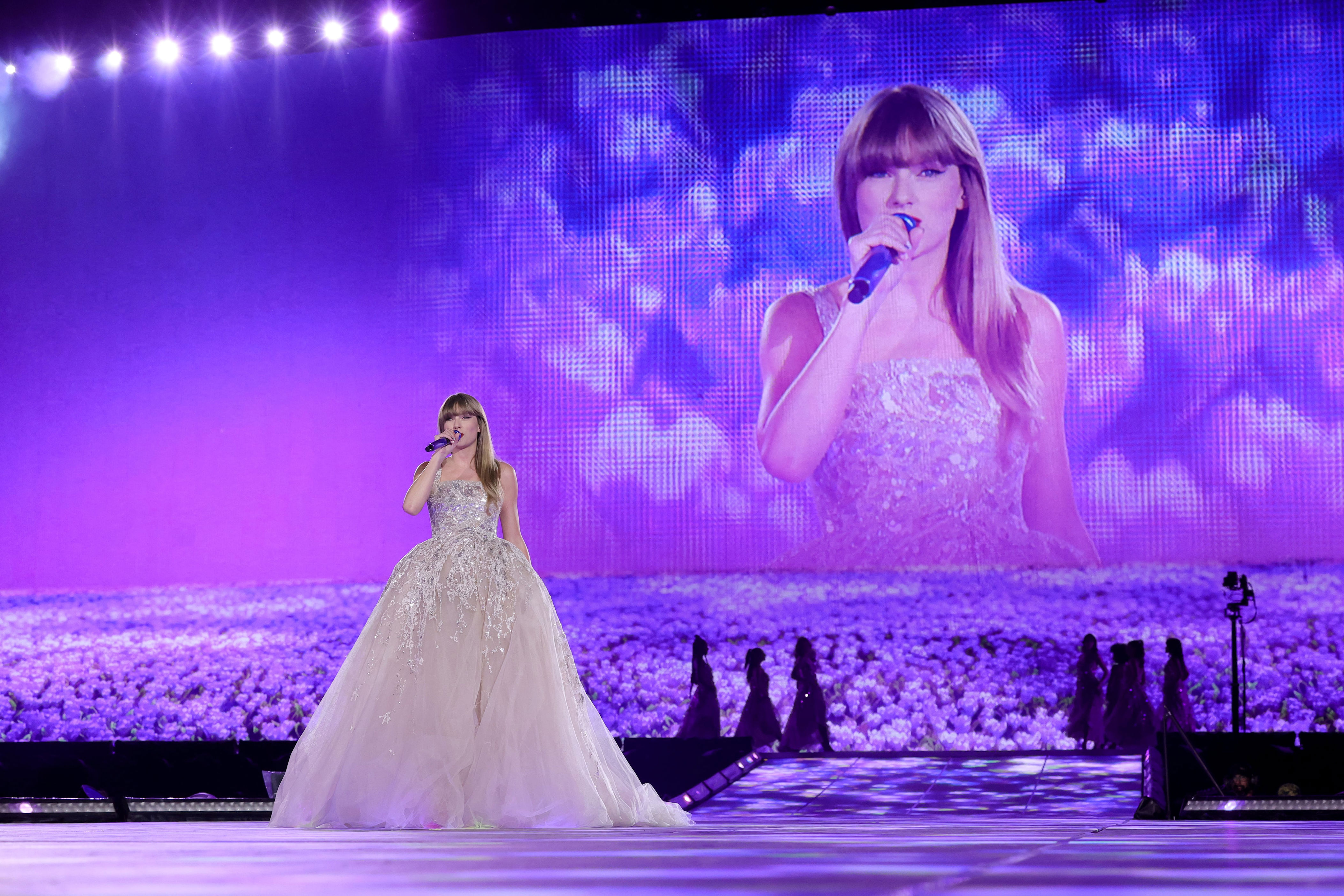 Taylor Swift wears ring made in Beirut by designer Selim Mouzannar to ...