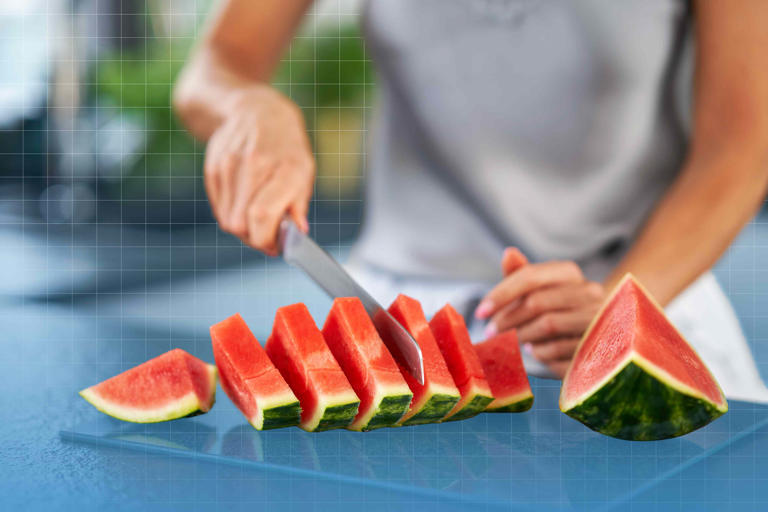What to eat before and after exercising in the heat to prevent dehydration