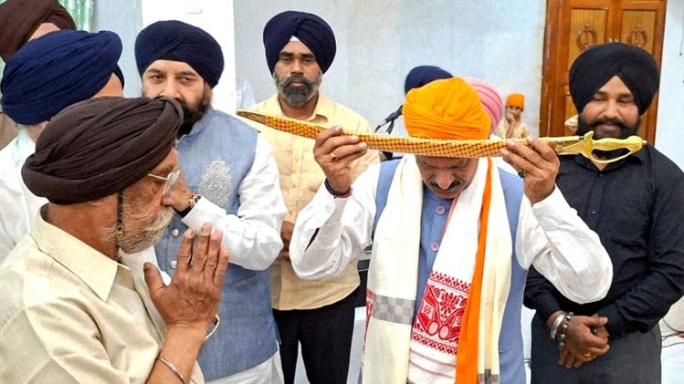 Assam Minister Ashok Singhal visits historic Guru Teg Bahadur Sahib ...
