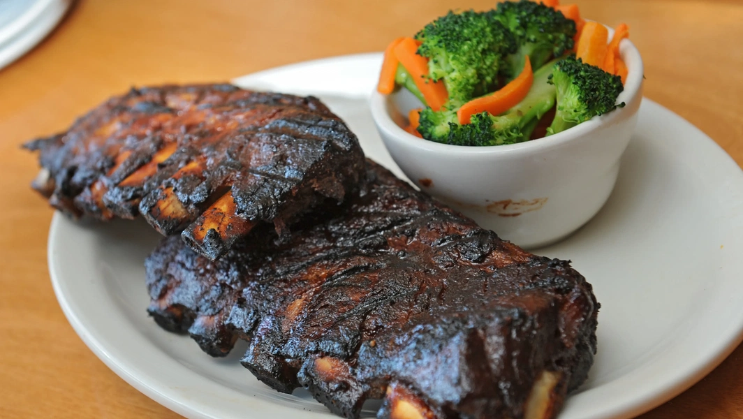 4 restaurant chains serving award-winning ribs