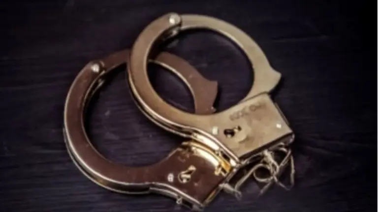 Gurugram: Delhi Police constable drags ex-girlfriend by the hair, slaps ...