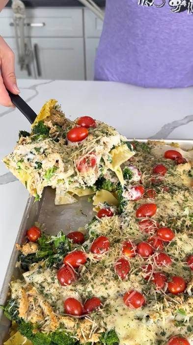 Easy chicken and broccoli sheet pan lasagna