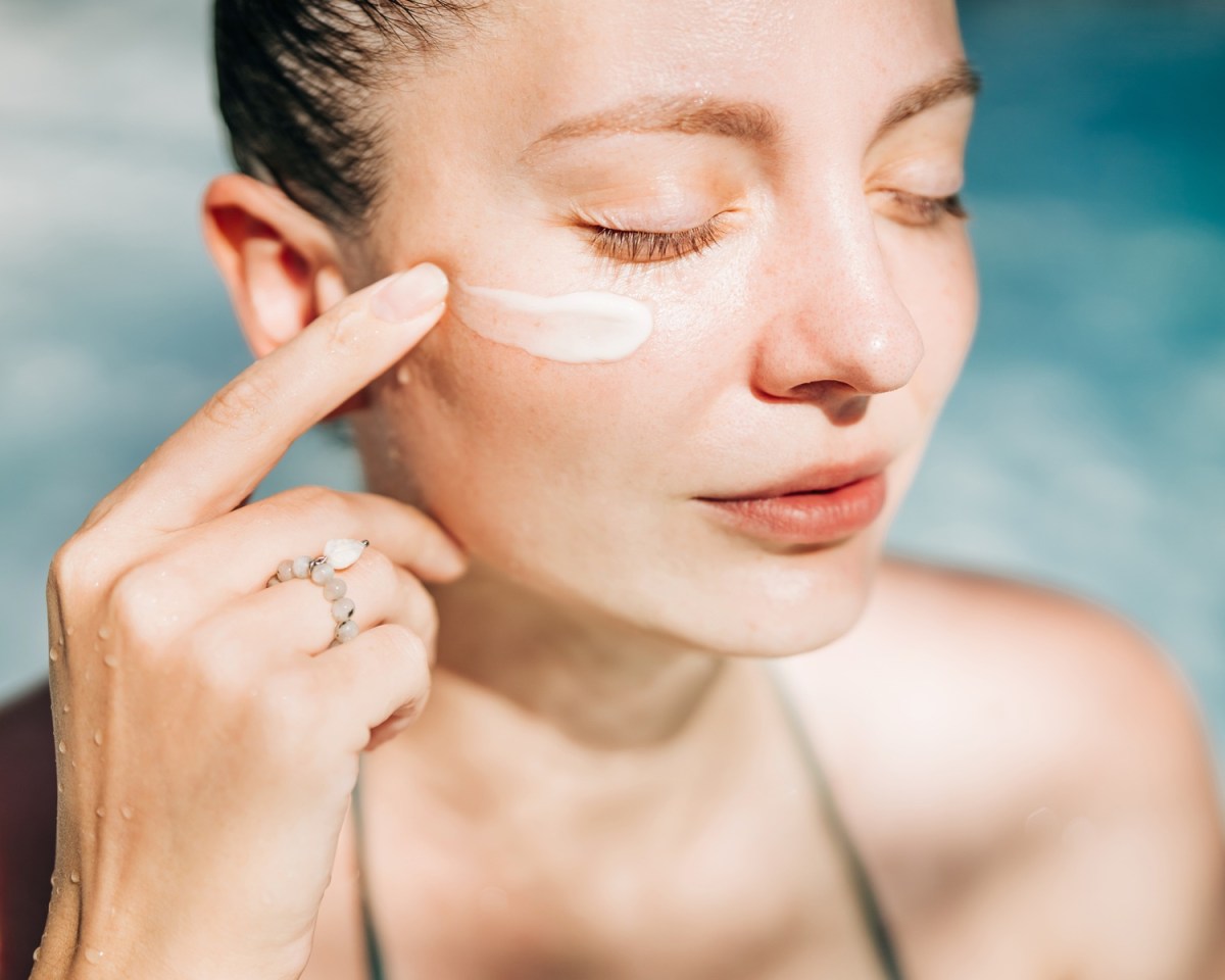 Sonnencreme: Nie wieder verschmiertes Make-up – dieser Trick rettet ...