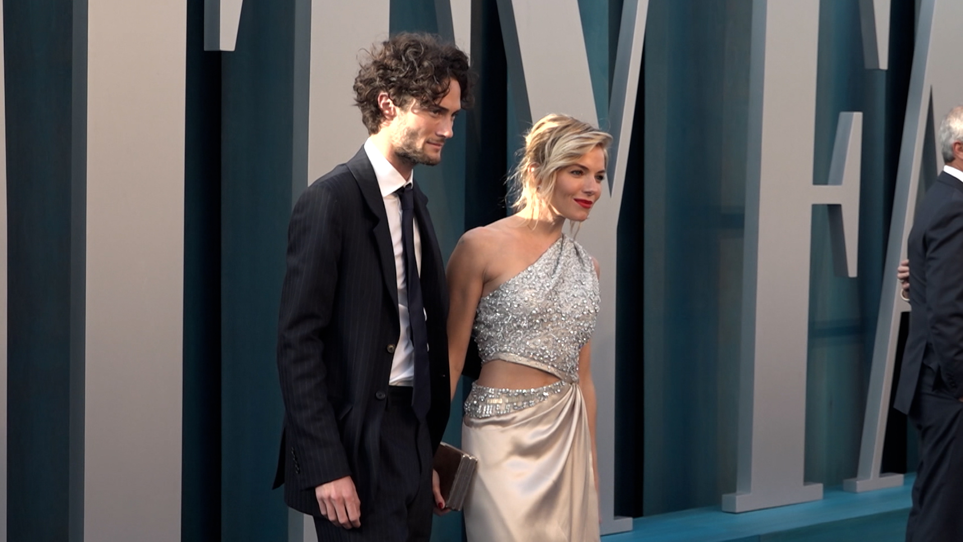 Sienna Miller et Oli Green se sont officiellement fiancés