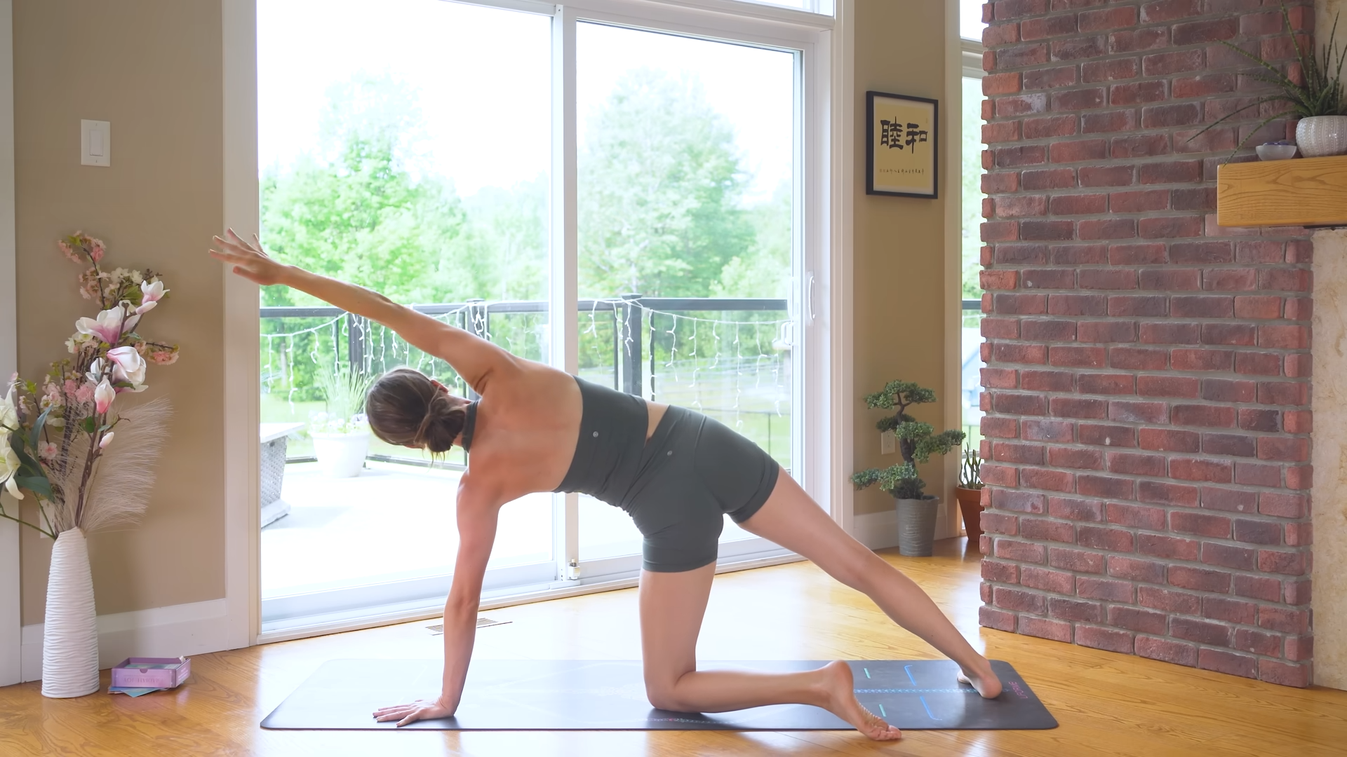 Transform your midline with this quick yogalates routine