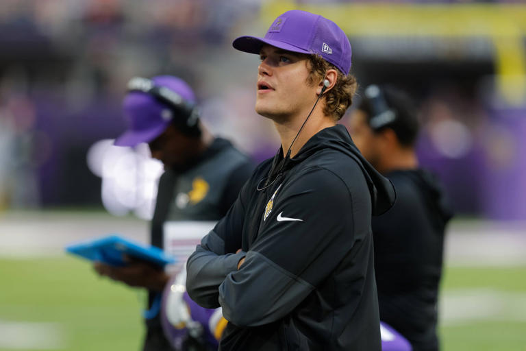 JJ McCarthy still ready to fight for Vikings job despite falling down ...