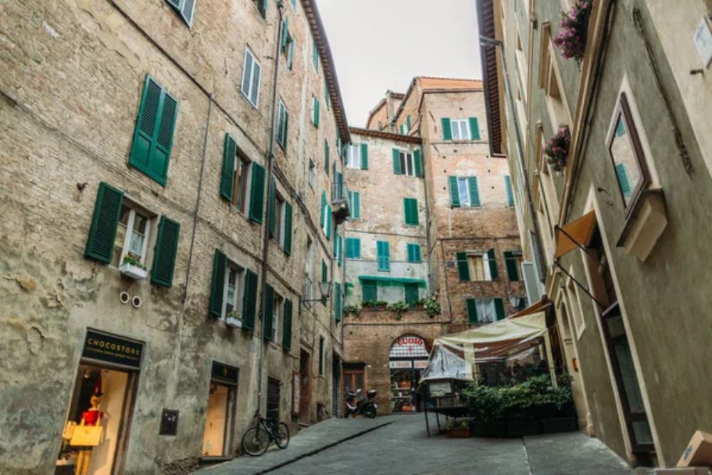 18 historic cafés where famous writers worked