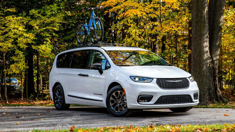 Chrysler recalls America’s only plug-in hybrid minivan, tells owners to ...