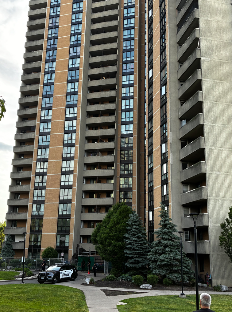 Toronto police ETF officer killed executing search warrant, 19-year-old ...