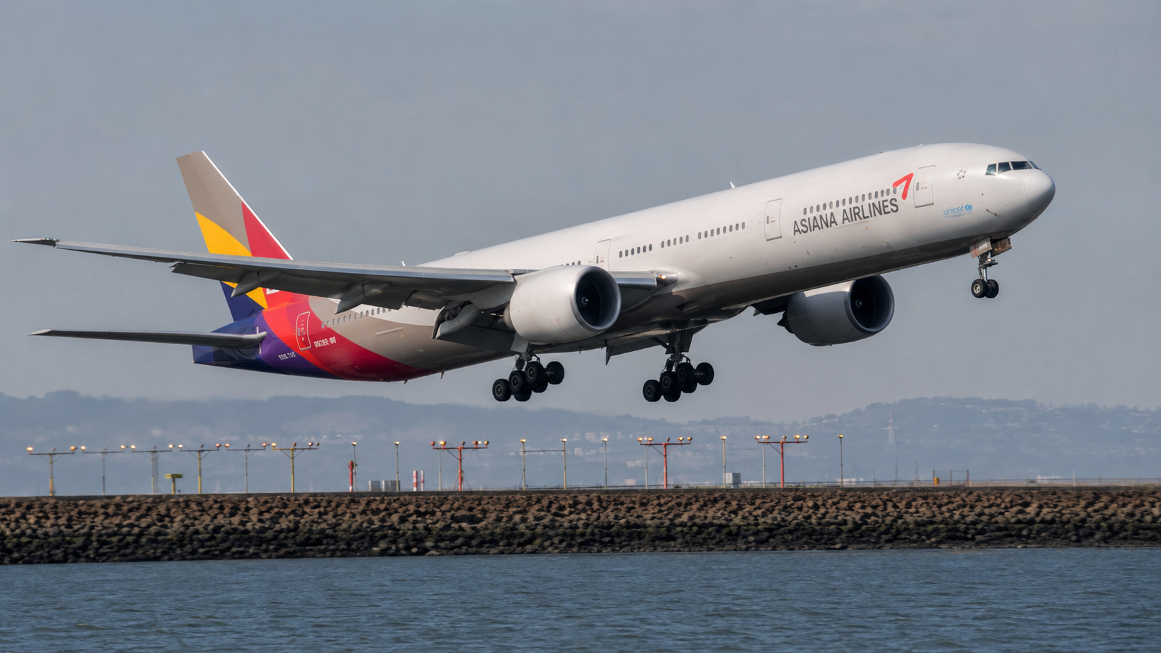 Asiana 214 slipped low as the throttles stayed idle