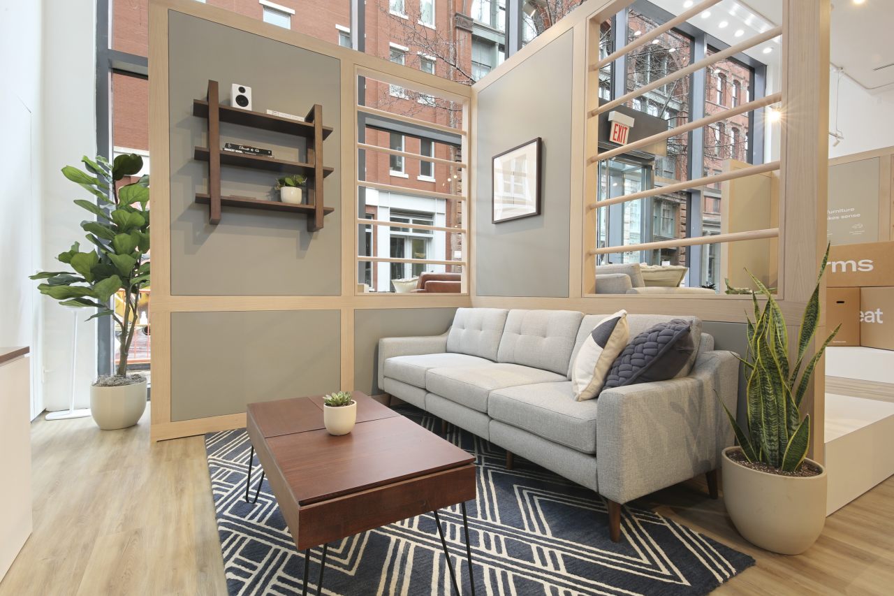 Lovesac tempers outlook as loss widens