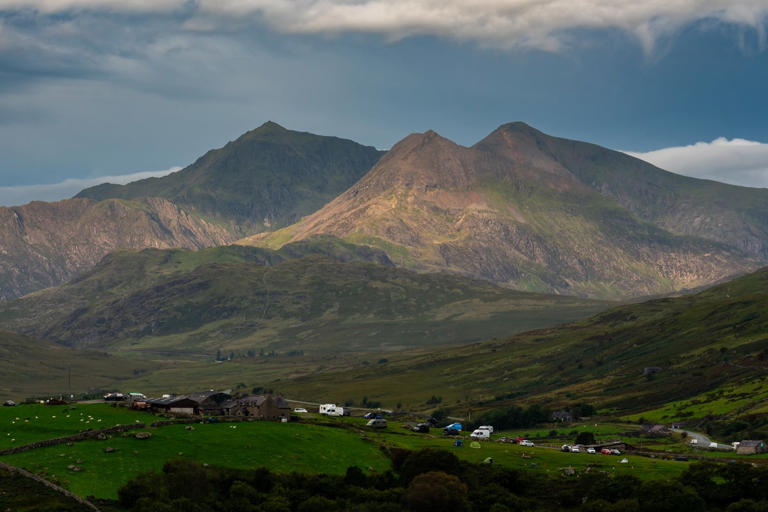 Ban on overnight parking paused at Eryri