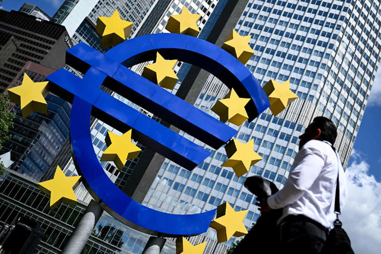 [속보] ECB, 3년만에 금리 인상…예금금리 0.25%p↑