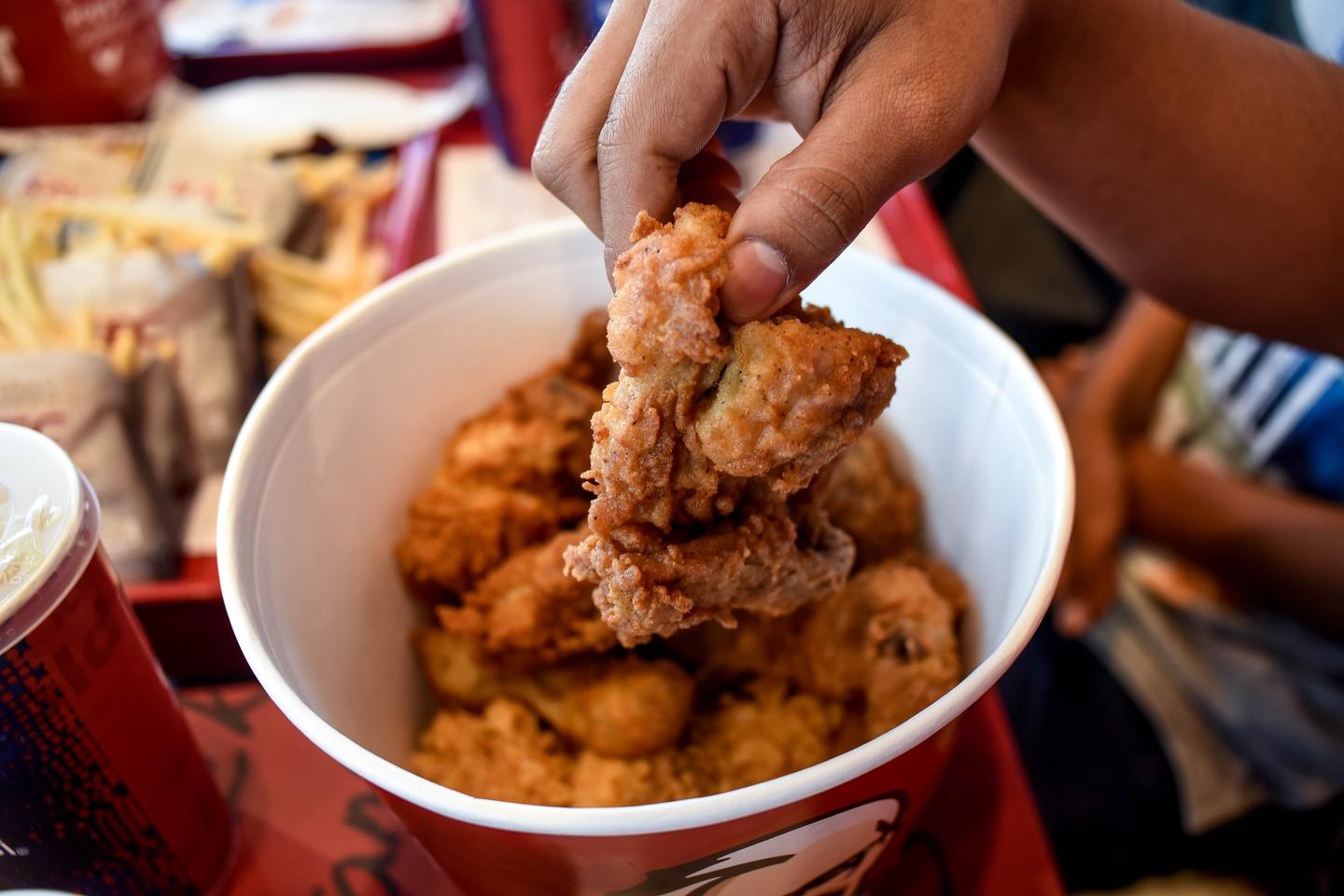 KFC, il colosso del pollo fritto inaugura a Castenaso e si prepara a ...