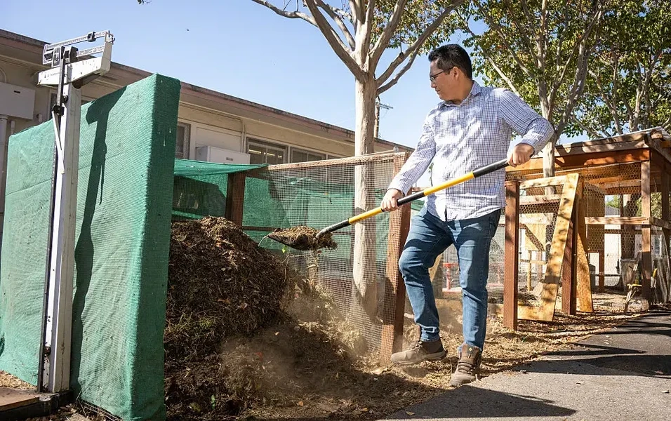 Experts promote residue recycling and plant pairings for healthier soil