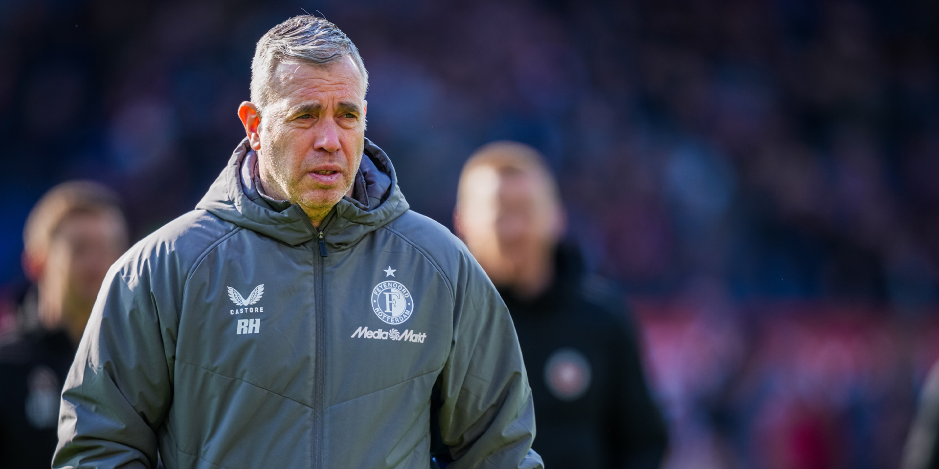 Feyenoord voert wijzigingen door en stuurt Hake en Van Persie ...