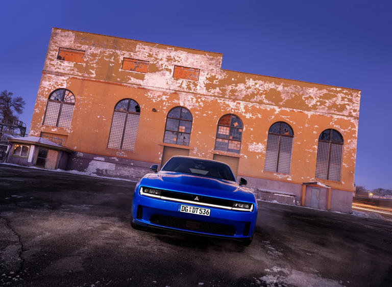 Dodge Charger, la muscle car torna in Europa ma senza V8: da 66.000 euro