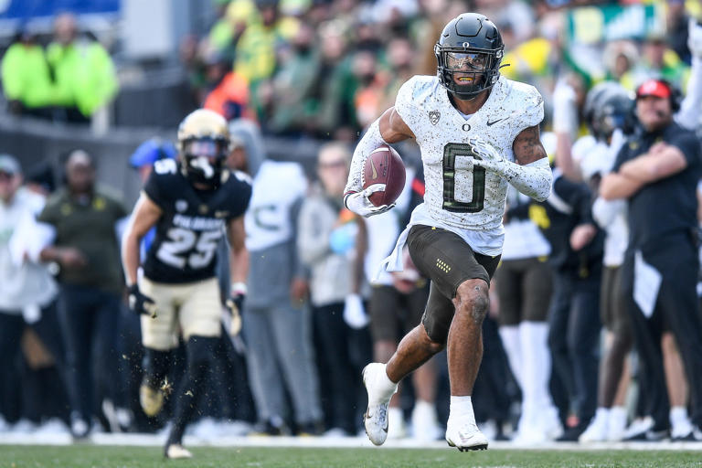 Inspired by 82-0: Building a 16-0 Oregon Ducks super team in CFP era