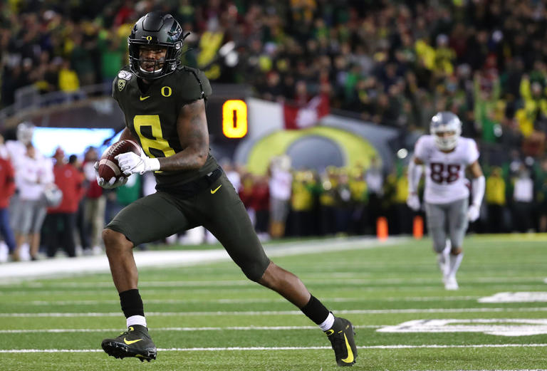 Inspired by 82-0: Building a 16-0 Oregon Ducks super team in CFP era
