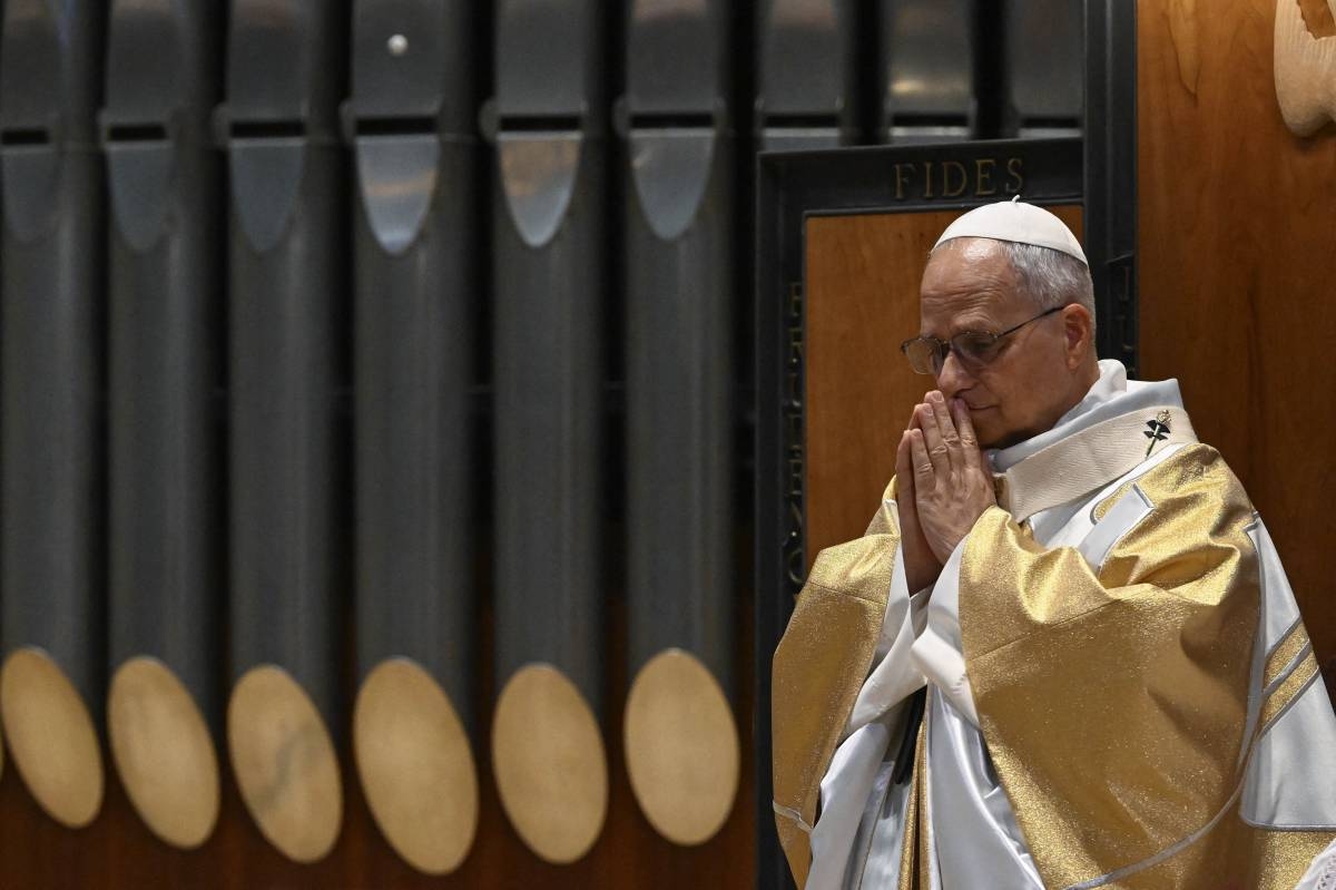Pope says Christians cannot promote war