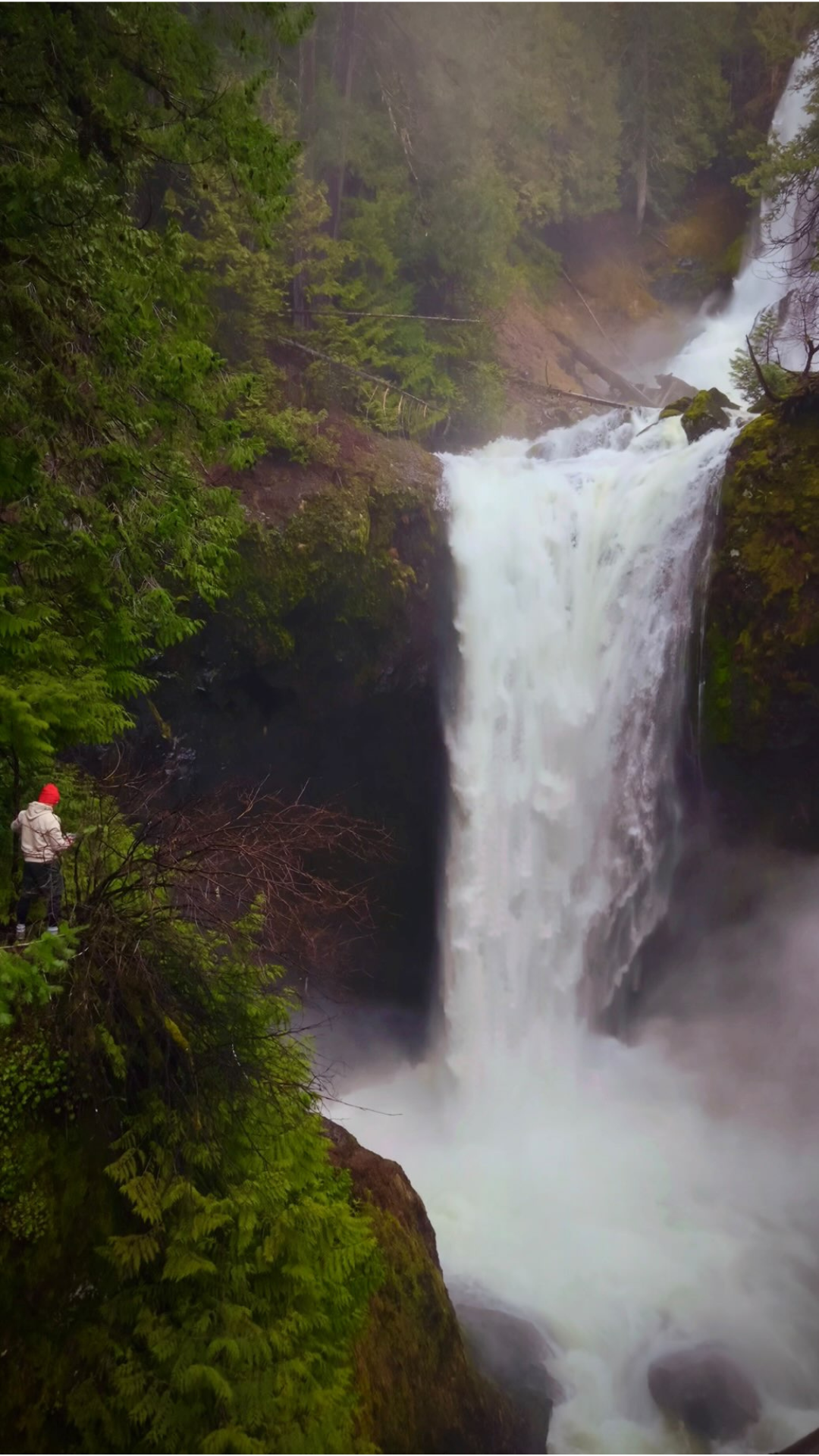 Exploring the crown jewel waterfall in Columbia River Gorge